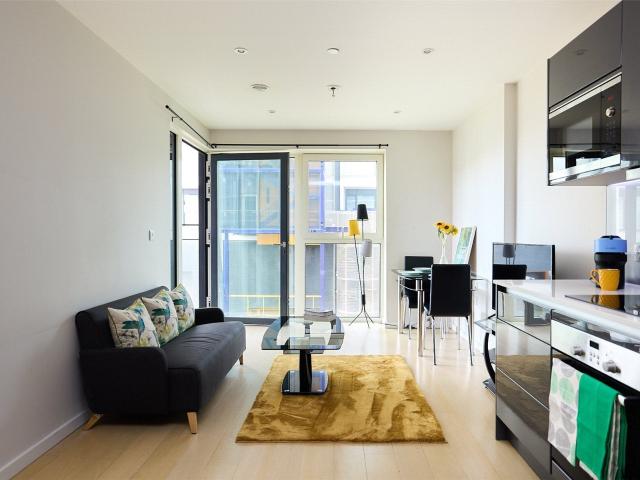 Apartment at Westfield Avenue, Greater London