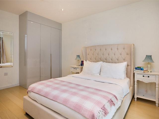 Apartment at Westfield Avenue, Greater London