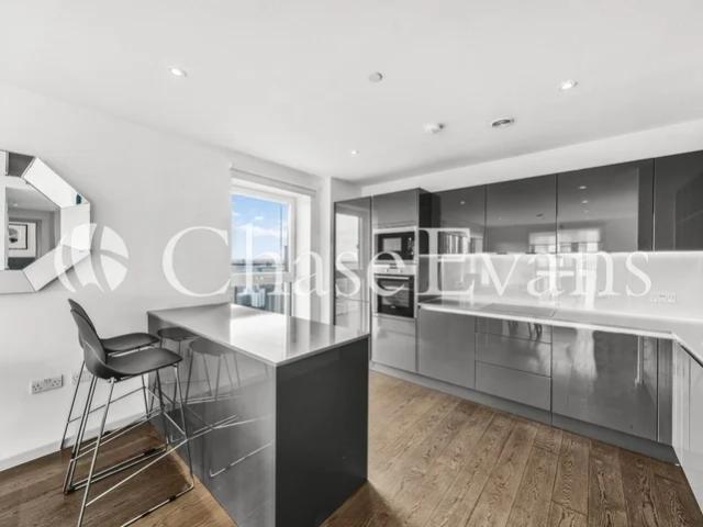 Apartment at Westfield Avenue, Greater London