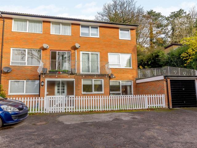 Apartment at Westhall Road, Warlingham