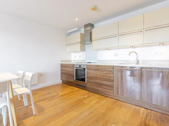 Apartment at Westholme Gardens, Greater London