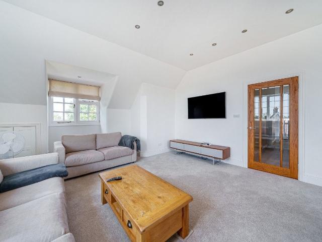 Apartment at Westleigh Drive, Greater London