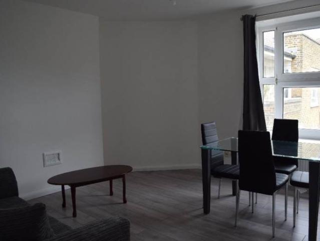 Apartment at Westrow Drive, Greater London