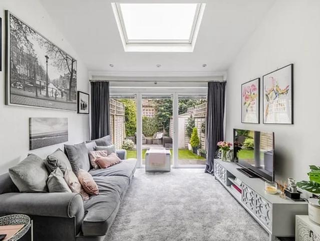 Apartment at Westview Close, Greater London