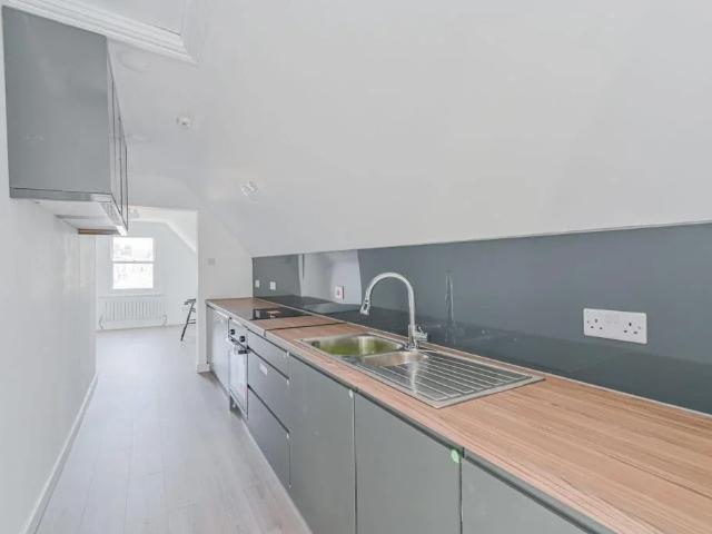Apartment at Westwell Road, Greater London