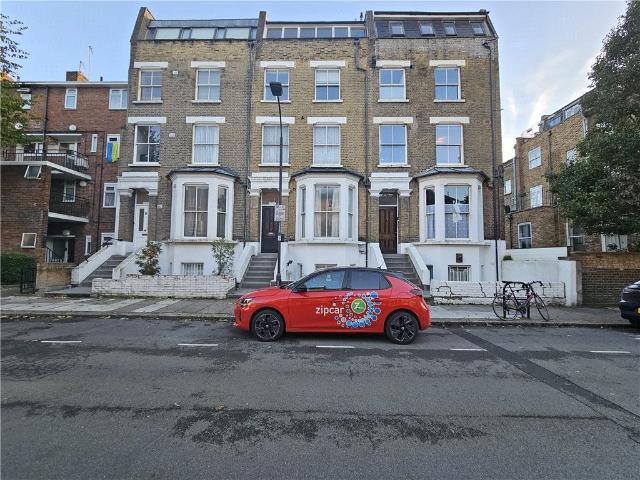 Apartment at Westwick Gardens, Greater London