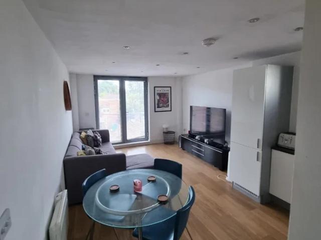 Apartment at Whytecliffe Road South, Greater London