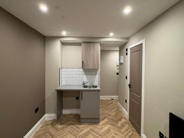 Apartment at Whyteleafe Roundabout, Tandridge