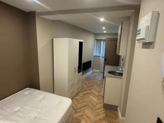 Apartment at Whyteleafe Roundabout, Tandridge