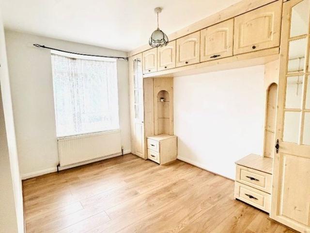 Apartment at Whalebone Lane South, Greater London