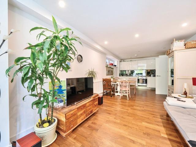 Apartment at Wharf Street, Greater London