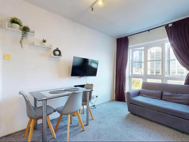 Apartment at Wheat Sheaf Close, Greater London