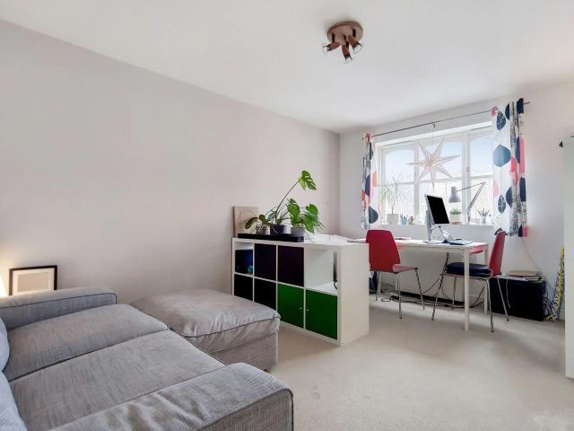 Apartment at Wheat Sheaf Close, Greater London