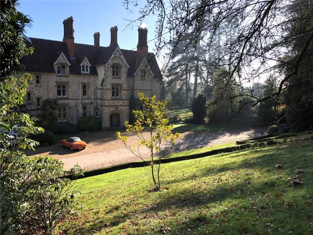 Apartment at Wheatham Lane, East Hampshire