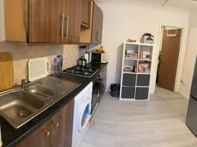 Apartment at Whitchurch Avenue, Greater London