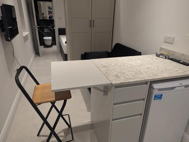 Apartment at Whitchurch Gardens, Greater London
