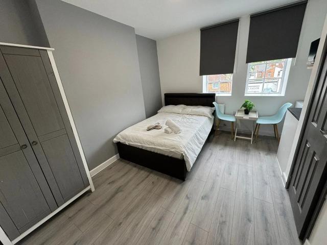 Apartment at Whitchurch Lane, Greater London