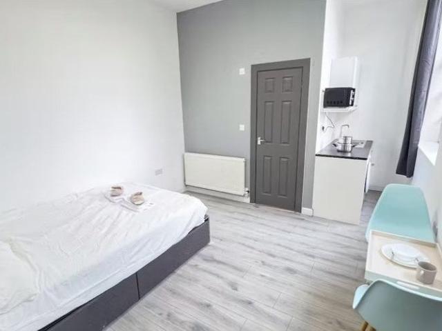 Apartment at Whitchurch Lane, Greater London