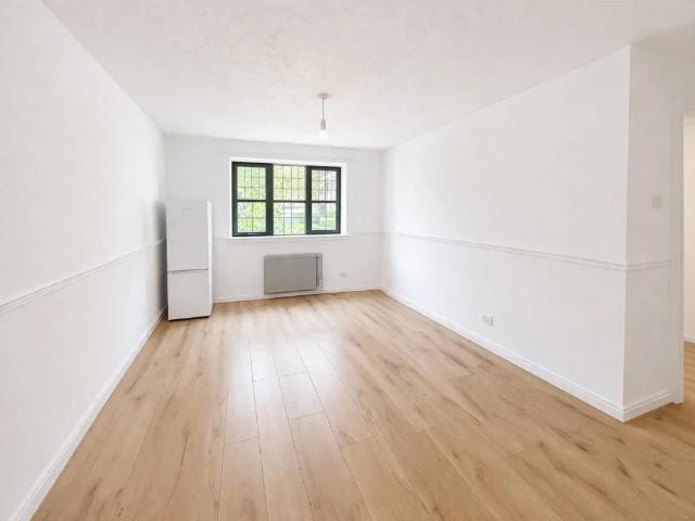 Apartment at White Hart Lane, Greater London