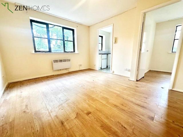 Apartment at White Hart Lane, Greater London