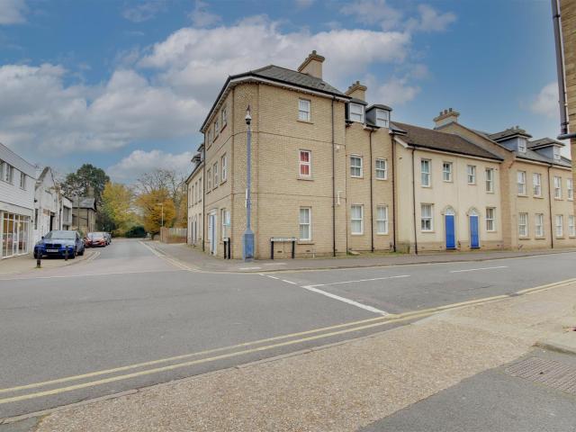 Apartment at White Hart Lane, Huntingdonshire