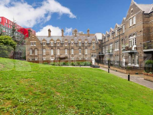 Apartment at White Lion Street, Greater London