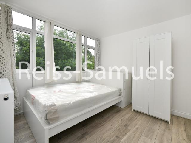 Apartment at Whitebeam Close, Greater London