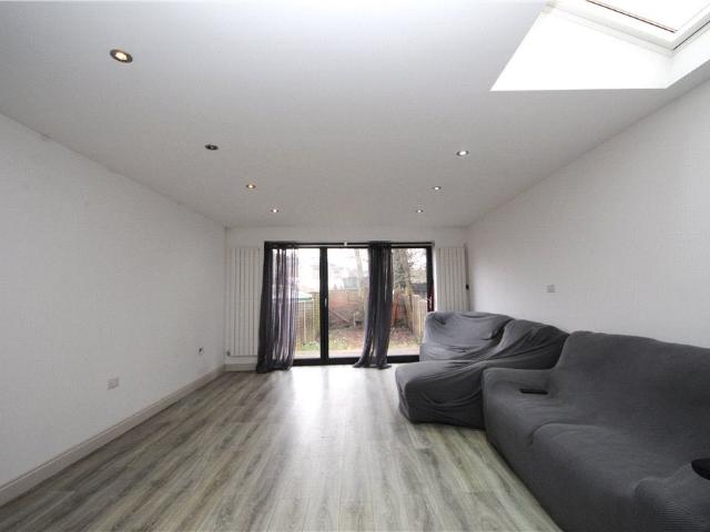 Apartment at Whitehorse Lane, Greater London