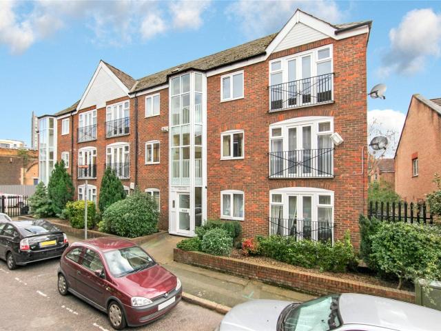 Apartment at Whites Grounds, Greater London