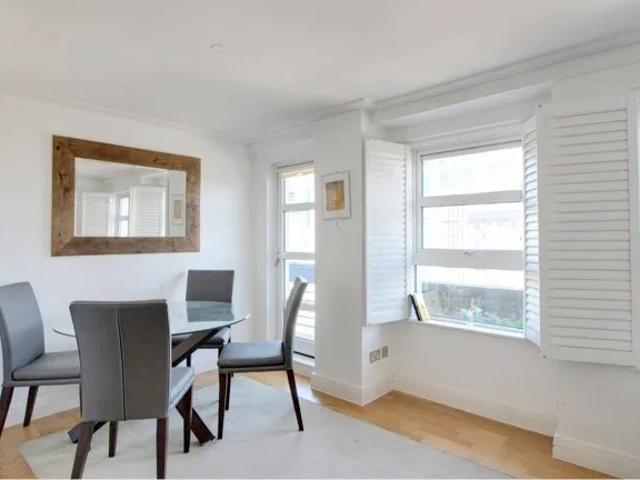 Apartment at White's Row, Greater London