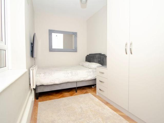 Apartment at White's Square, Greater London
