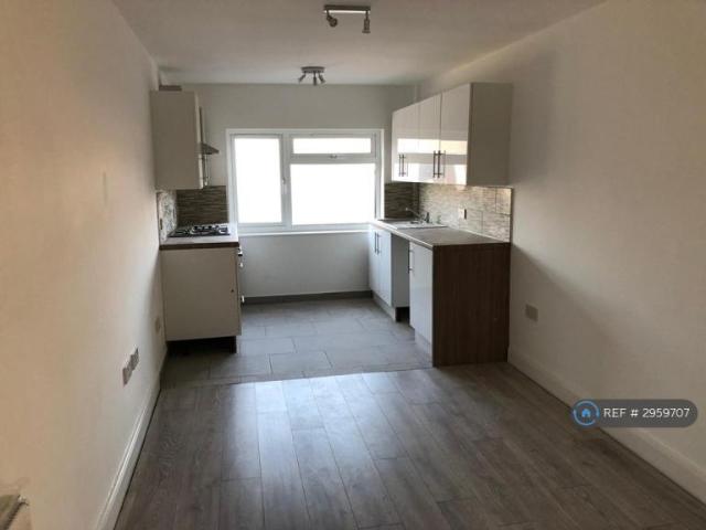 Apartment at Whitley Close, Borough of Spelthorne