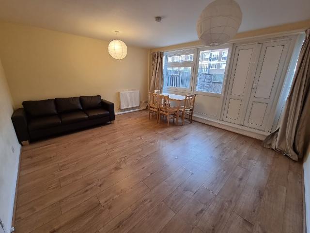 Apartment at Whitton Walk, Greater London