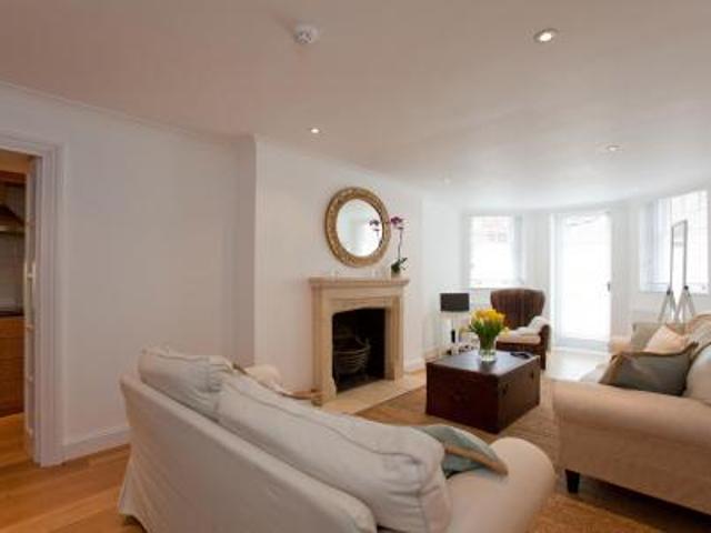 Apartment at Willow Road, Greater London