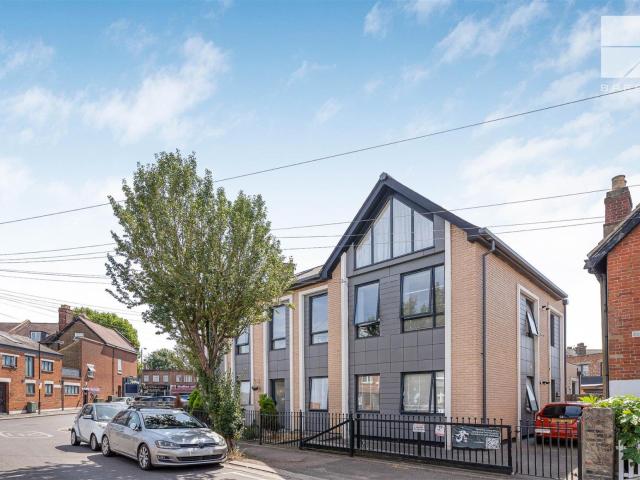 Apartment at Willow Street, Greater London