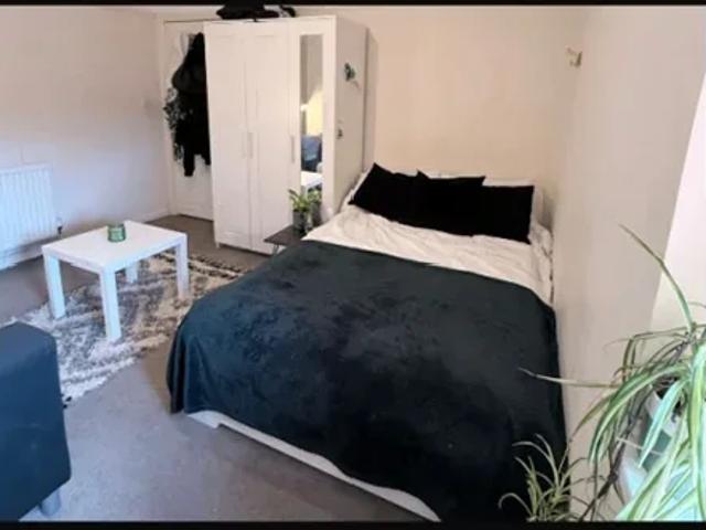 Apartment at Willesden Lane, Greater London