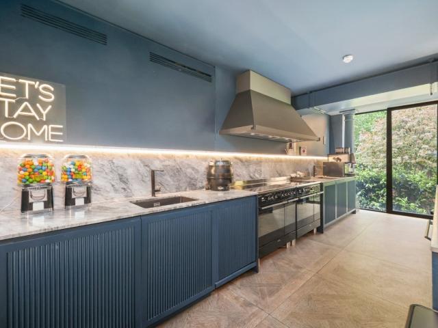 Apartment at Willesden Lane, Greater London