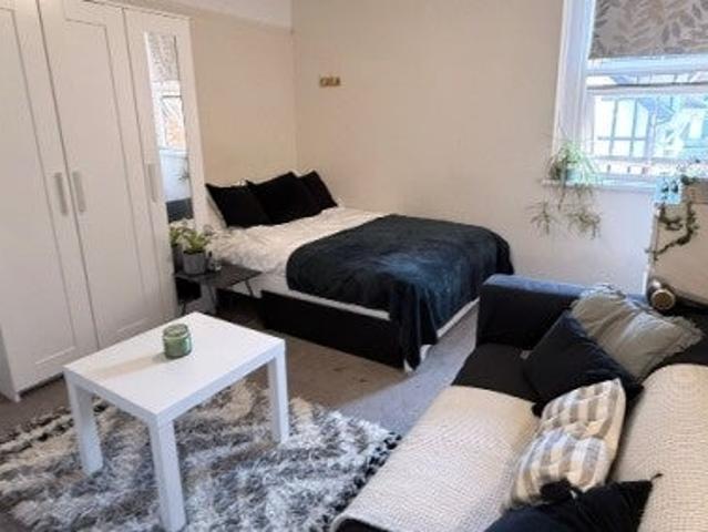 Apartment at Willesden Lane, Greater London