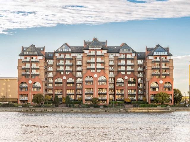Apartment at William Morris Way, Greater London