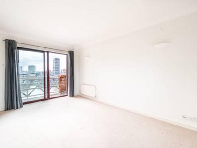 Apartment at William Morris Way, Greater London