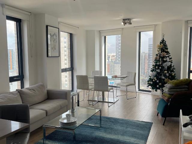 Apartment at Williamsburg Plaza, Greater London