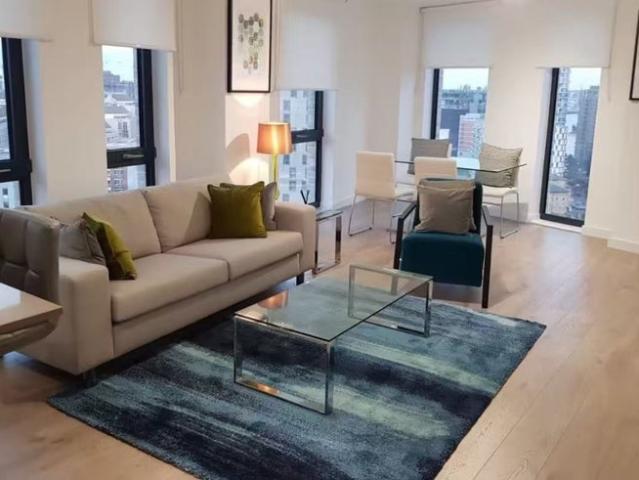 Apartment at Williamsburg Plaza, Greater London