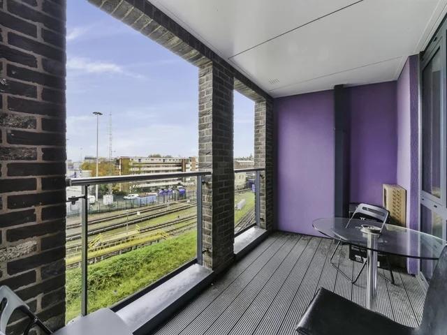 Apartment at Williamsburg Plaza, Greater London