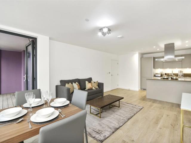 Apartment at Williamsburg Plaza, Greater London
