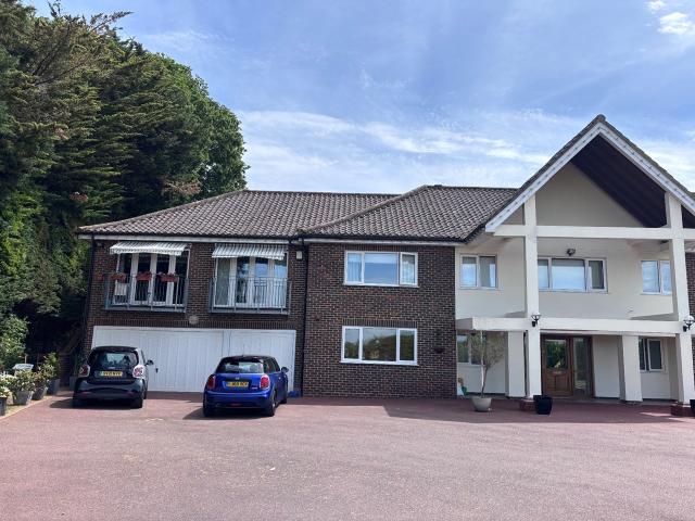Apartment at Wilmerhatch Lane, Epsom and Ewell