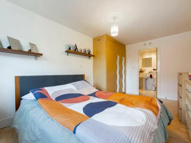 Apartment at Wilshaw Close, Greater London