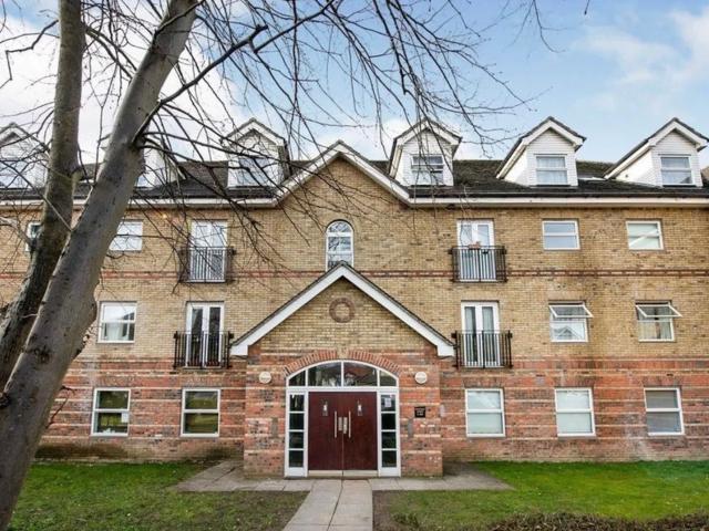 Apartment at Wilshaw Close, Greater London