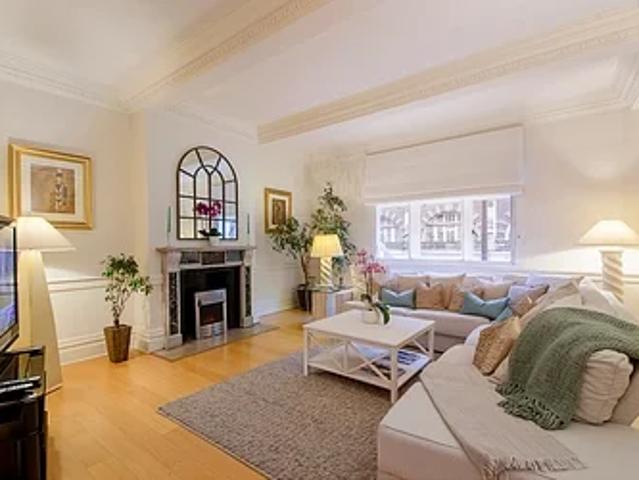 Apartment at Wilton Place, City of Westminster
