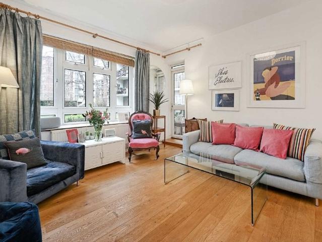 Apartment at Wiltshire Close, Greater London