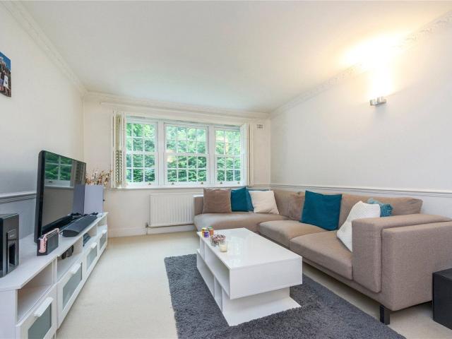 Apartment at Wimbledon Park Side, Greater London